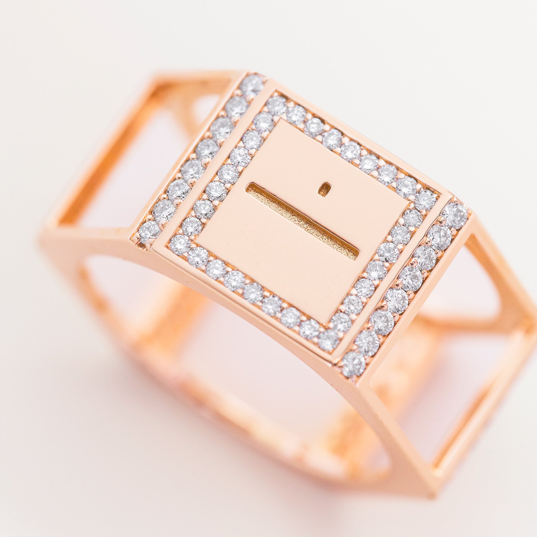 MINIMALIST RING NUN – Shamsa Alabbar